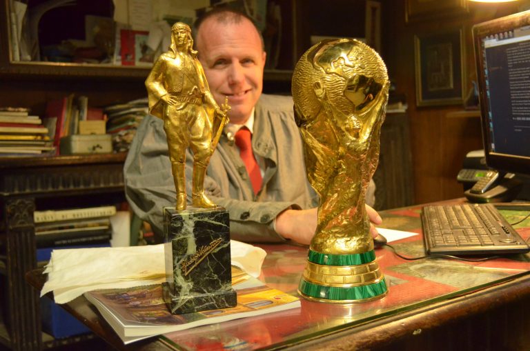 Meet The Sculptor Who Casts The A-List & Clones Football's Top Trophies ...